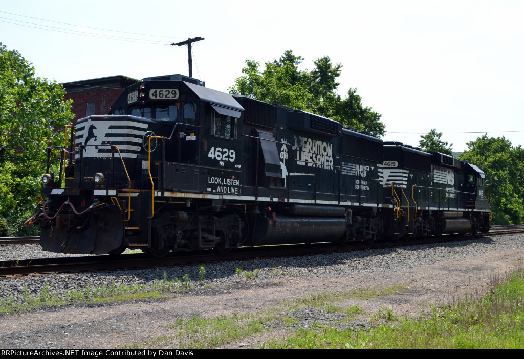 NS GP59 4629 sporting OLS logos trails on H66